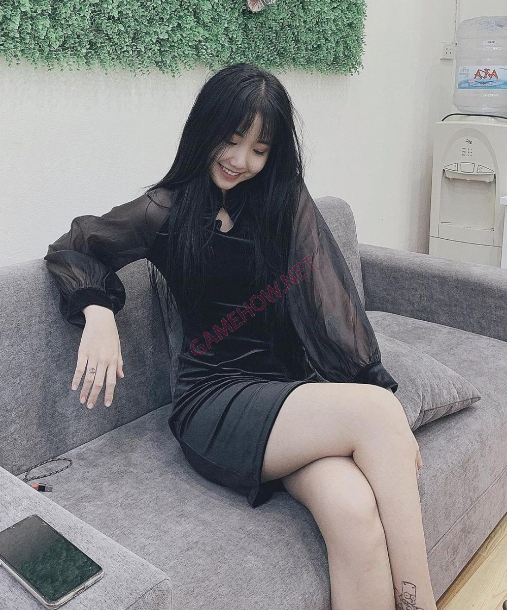 Lê Thị Khánh Huyền là ai? Tiểu sử hot TikToker xinh đẹp